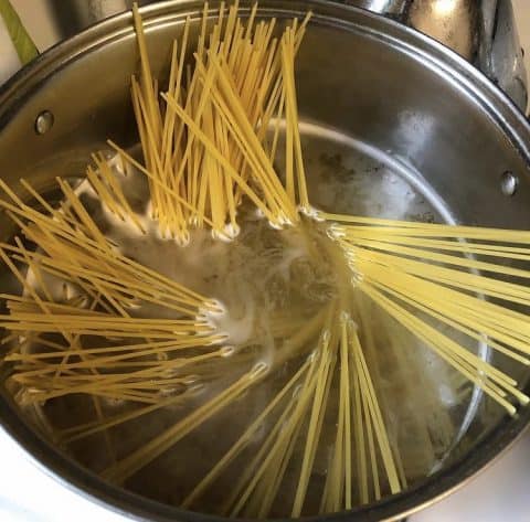 8 Reviews for the Best Pasta Pot with Strainer for 2021
